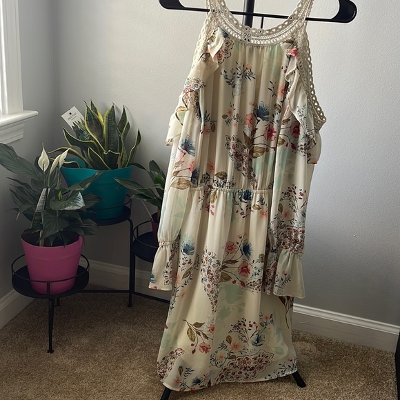 Signature Studio | Dresses | Signature Studio Medium | Poshmark